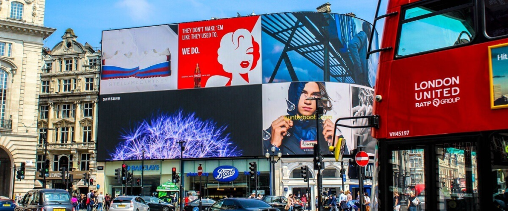 OOH vs DOOH Advertising: Key Differences and Benefits | International Advertising Solutions